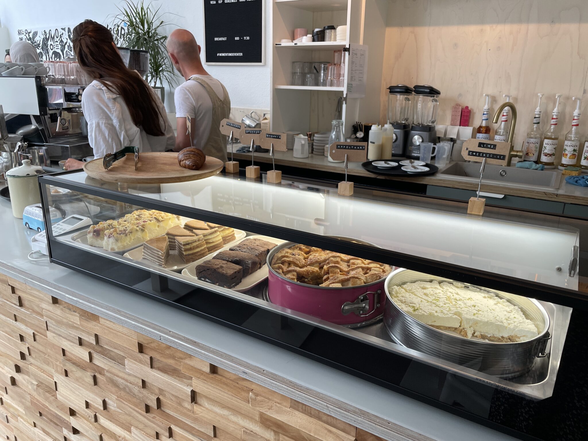 Sander opent espressobar in Deventer: 'Ik hoop dat deze plek een ...