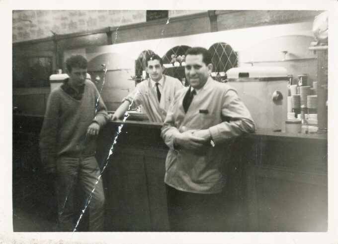 Van één ijskar tot vaste spot op de Brink: zo vestigde ijssalon ...