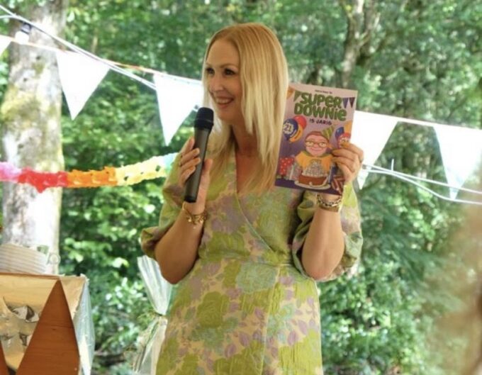Astrids boek 'SuperDownie is jarig' zorgt voor herkenning: 'Dit ben ik ...