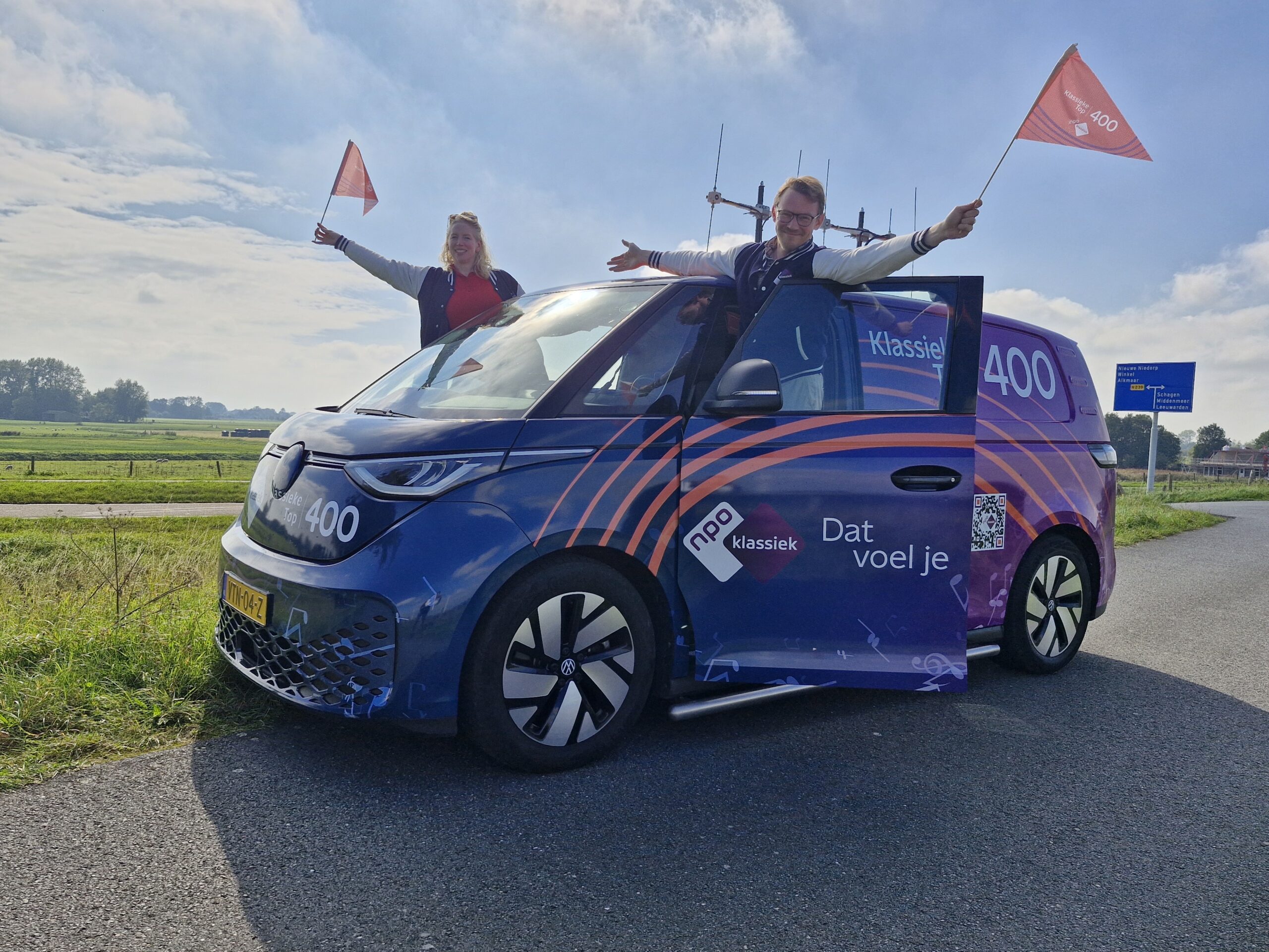 Hé, wat doet dat paarse busje op de Brink? - indebuurt Deventer