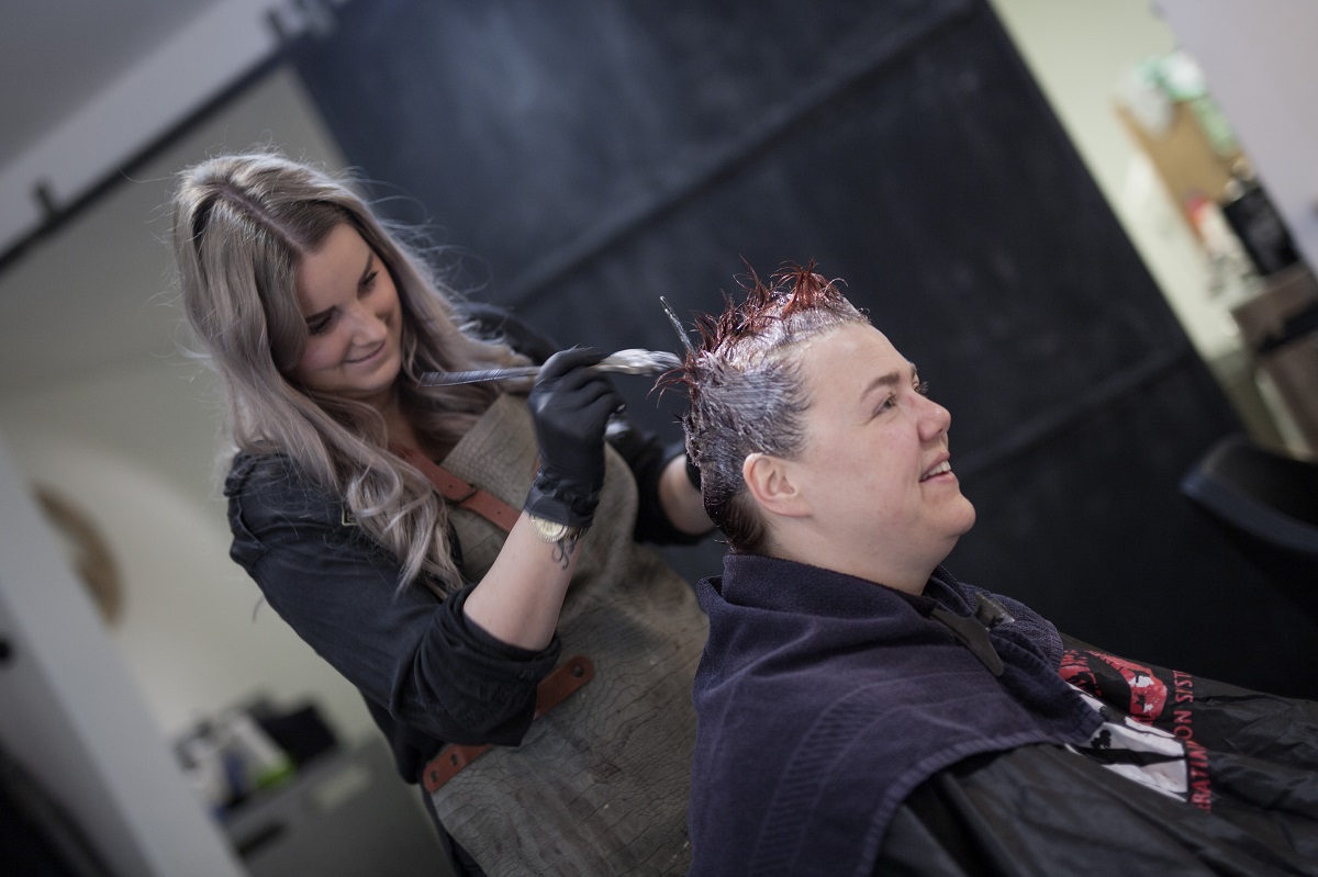 Carola viel 18 kilo af en kreeg prachtige make-over - indebuurt Doetinchem