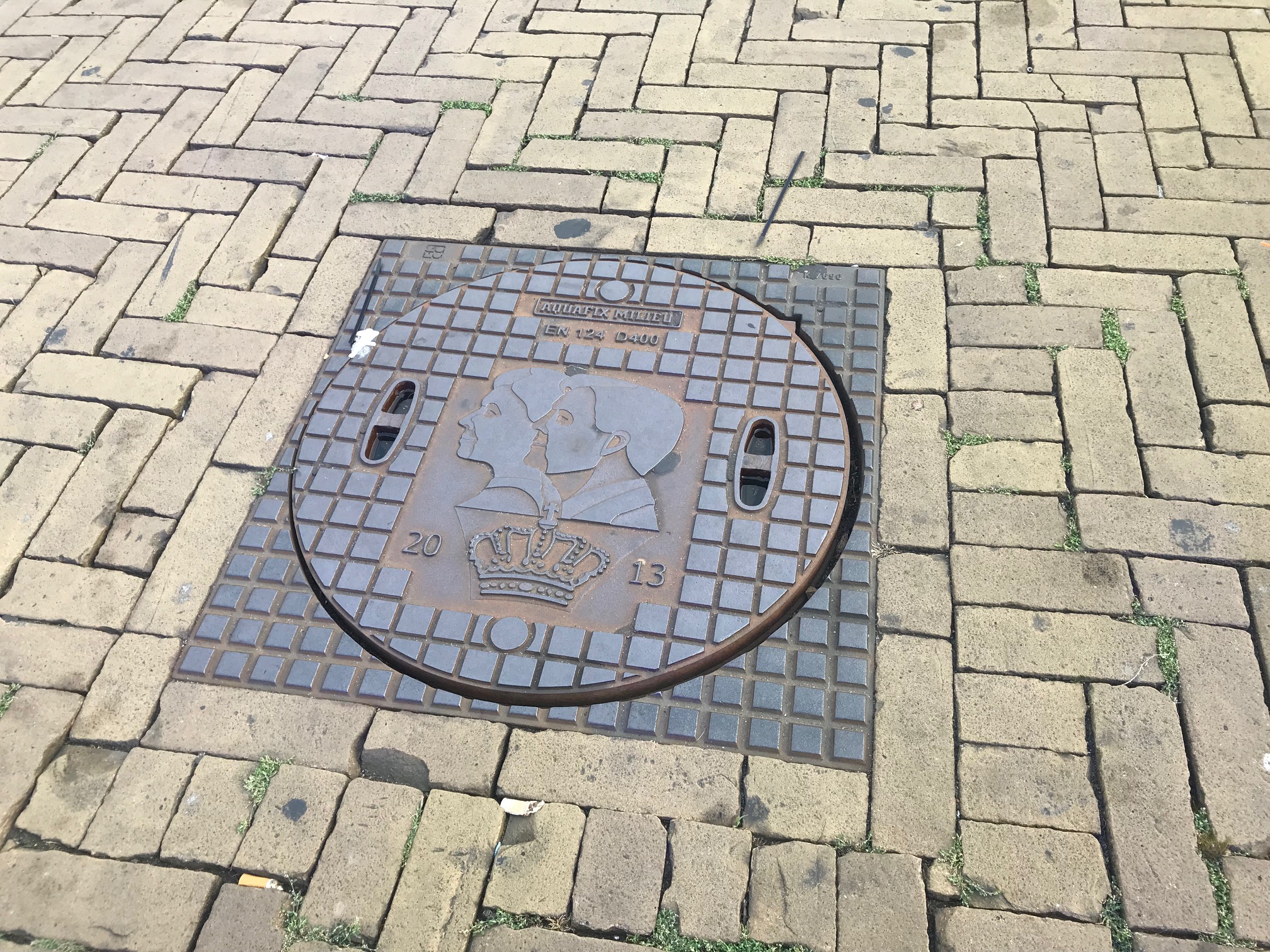 Wist je dat Willem-Alexander en Máxima op een Doetinchemse putdeksel staan?