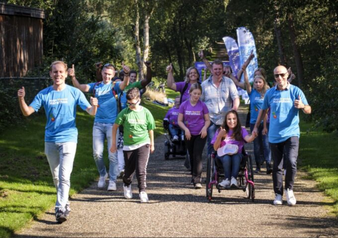 Duo Kaye en Jesse lanceren eigen kledinglijn: 'Dit is draagbare kunst'