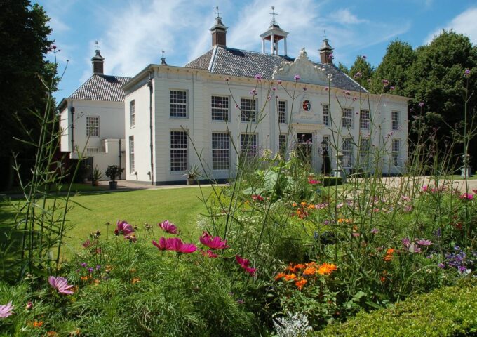 Duo Kaye en Jesse lanceren eigen kledinglijn: 'Dit is draagbare kunst'