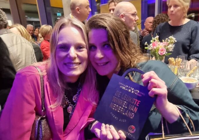 Duo Kaye en Jesse lanceren eigen kledinglijn: 'Dit is draagbare kunst'