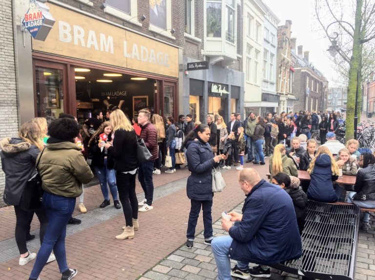 Dordt loopt uit voor patat van Bram Ladage [+filmpje] - indebuurt Dordrecht