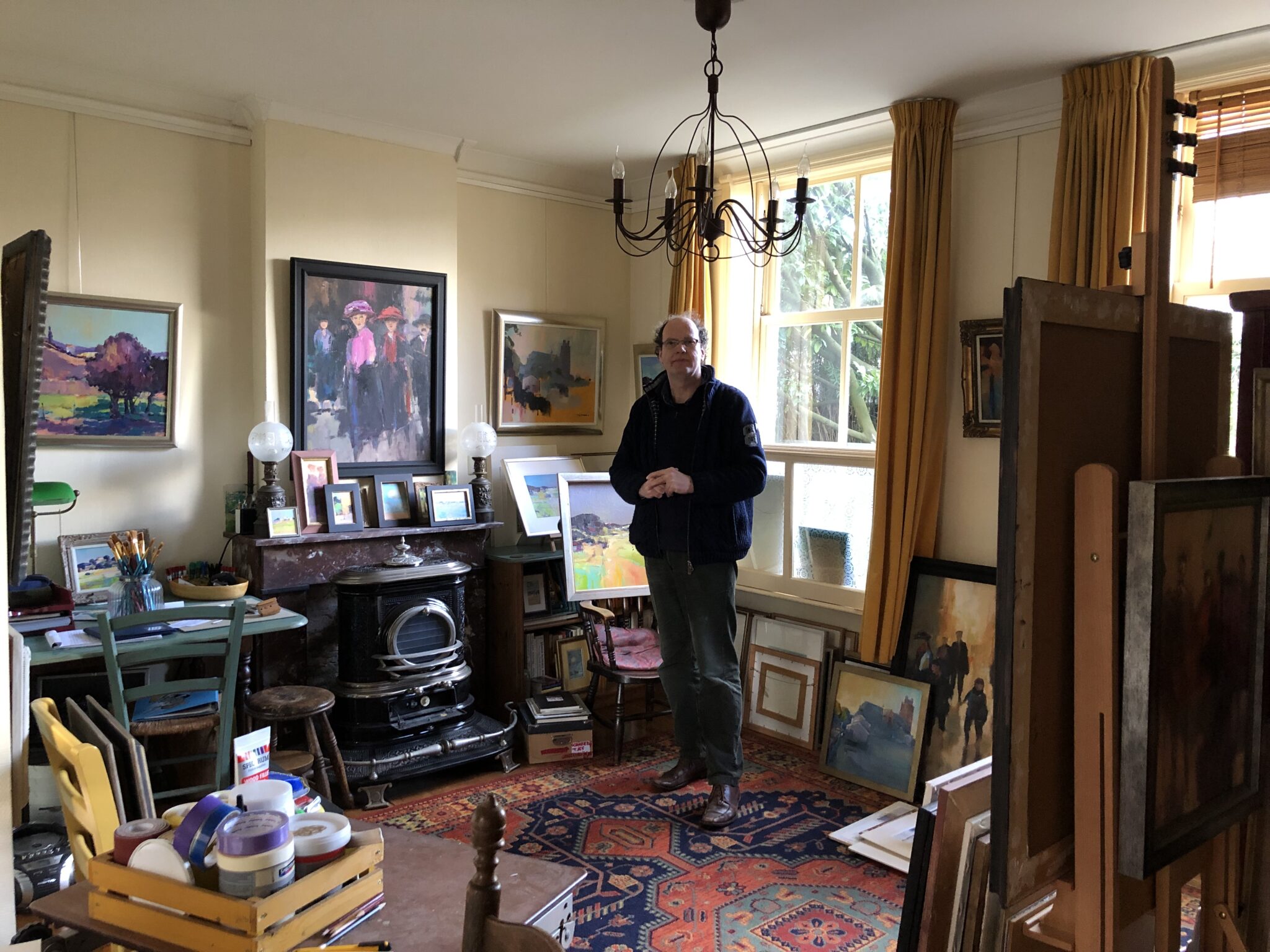 Binnenkijken bij kunstenaar Peter van Loon die een speciale band heeft ...