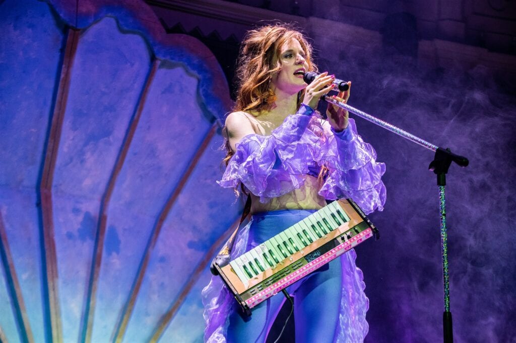 Ik **** je op afstand: MEROL en Arjen Lubach bezingen liefde in coronatijd