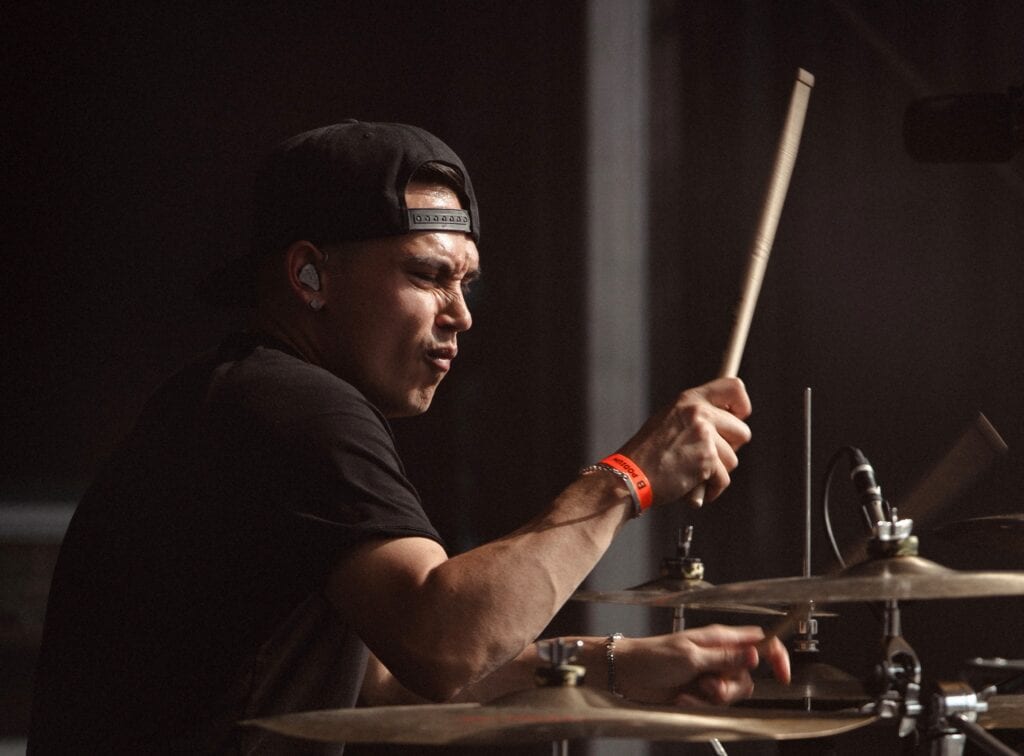 Gaaf! Rick speelde als drummer bij Jandino, Jett Rebel en nú bij ...