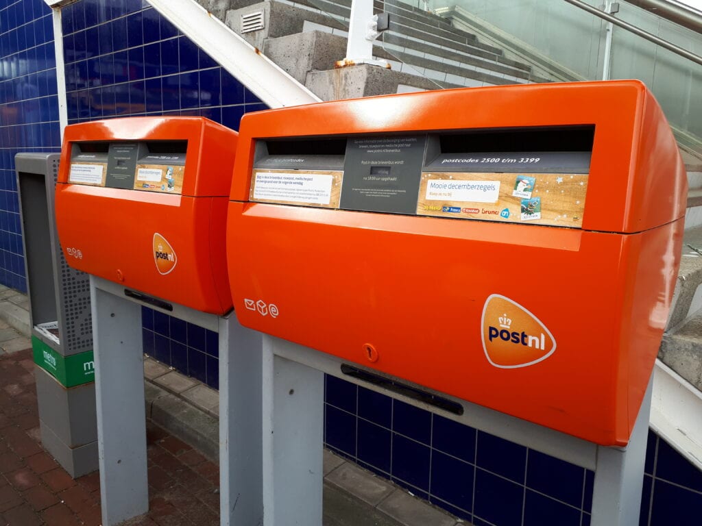 Brief of kaart posten? Hier in Dordrecht vind je nog brievenbussen ...