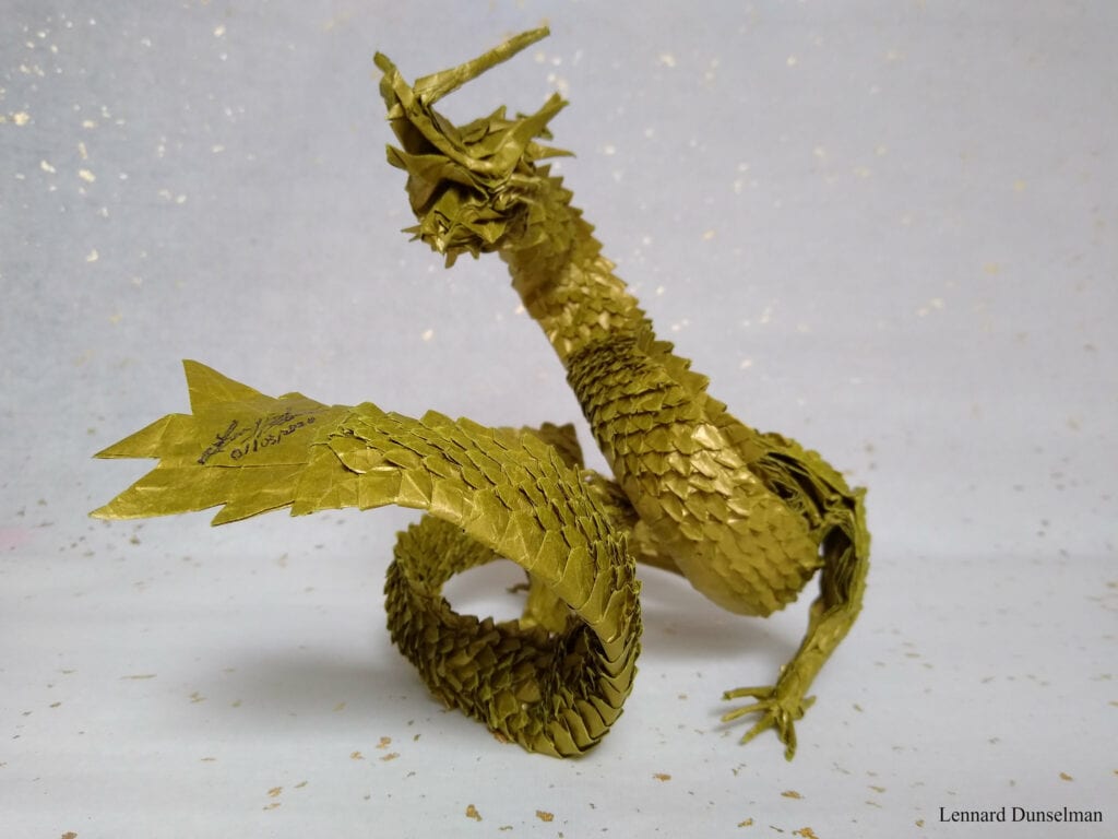 Lennard maakt indrukwekkende origami: 'Ik was twee maanden bezig met ...