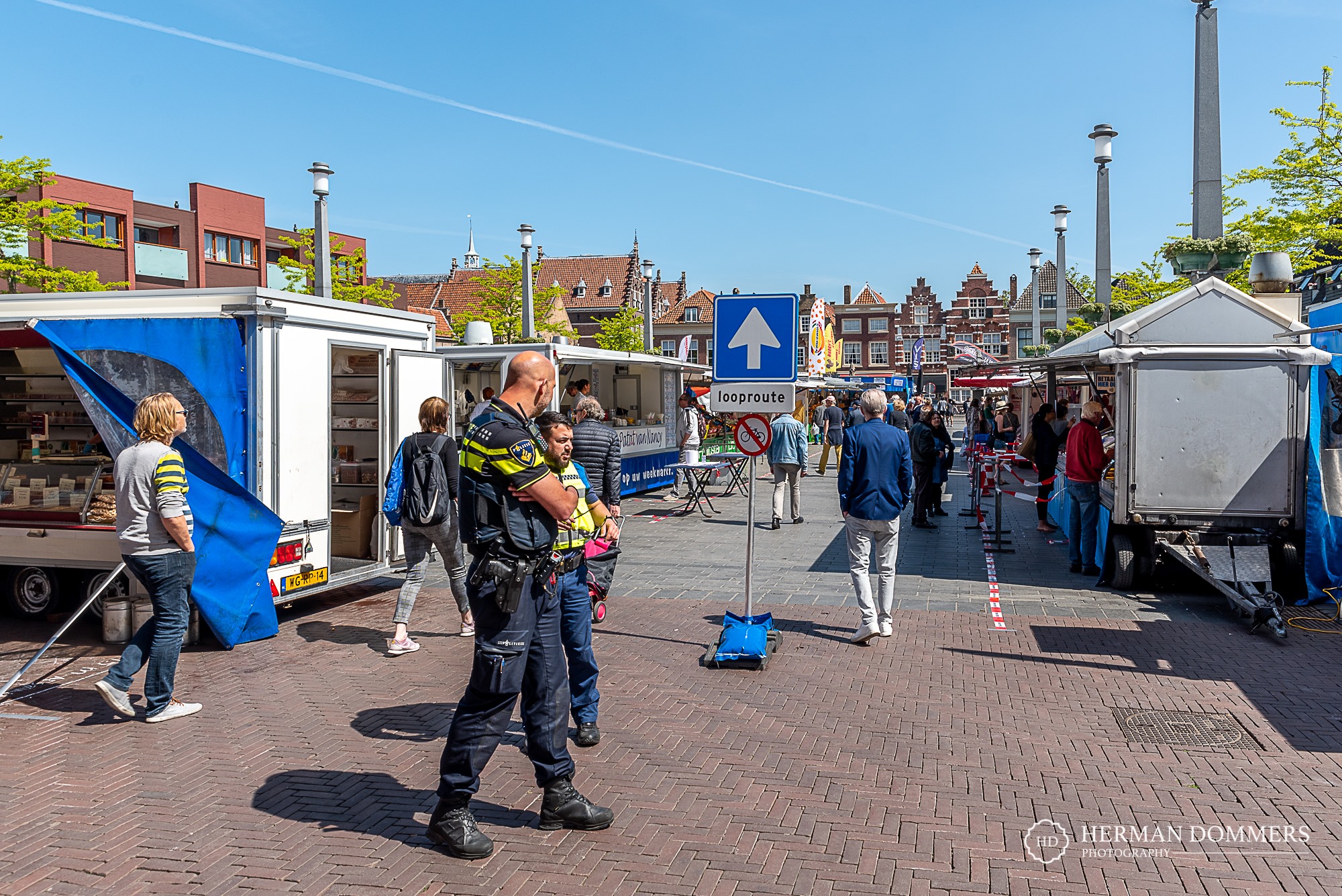 Looproutes, schermen en wachtrijen: zo ziet winkelen in Dordrecht er nu ...