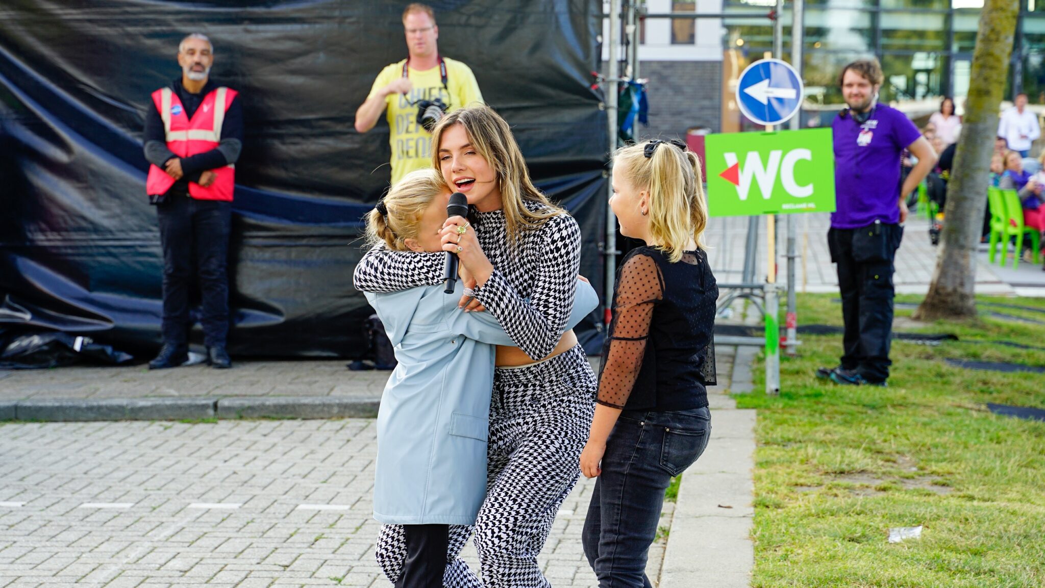 Zangeres Maan trad op tijdens de Dordtse Feesten en we waren erbij ...