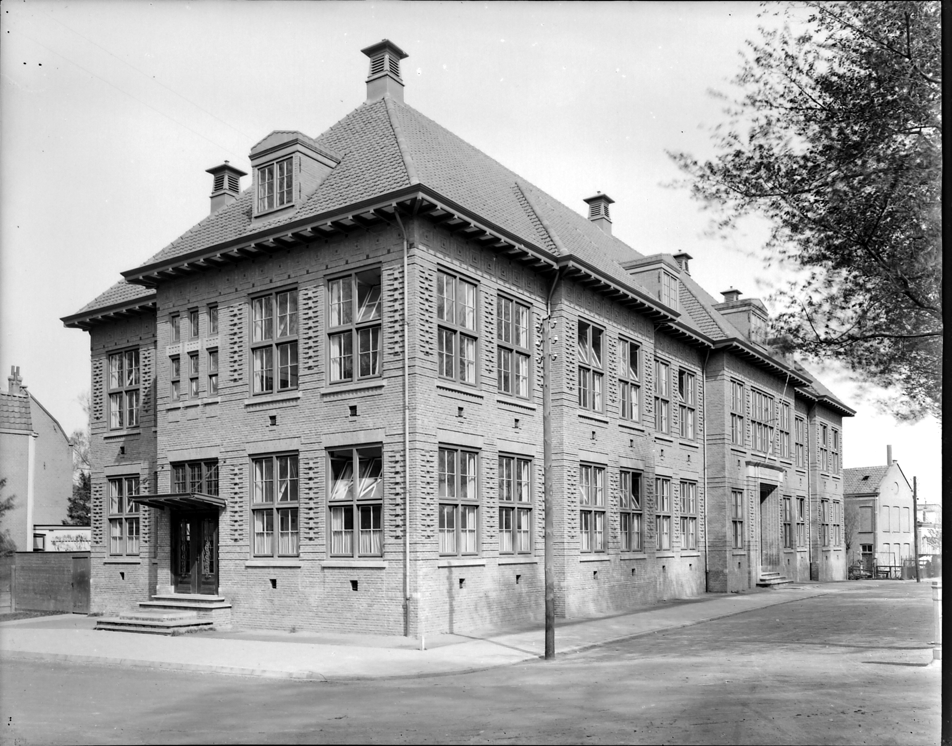 Toen in Dordrecht: 5 x zo zag jouw middelbare school er vroeger uit ...