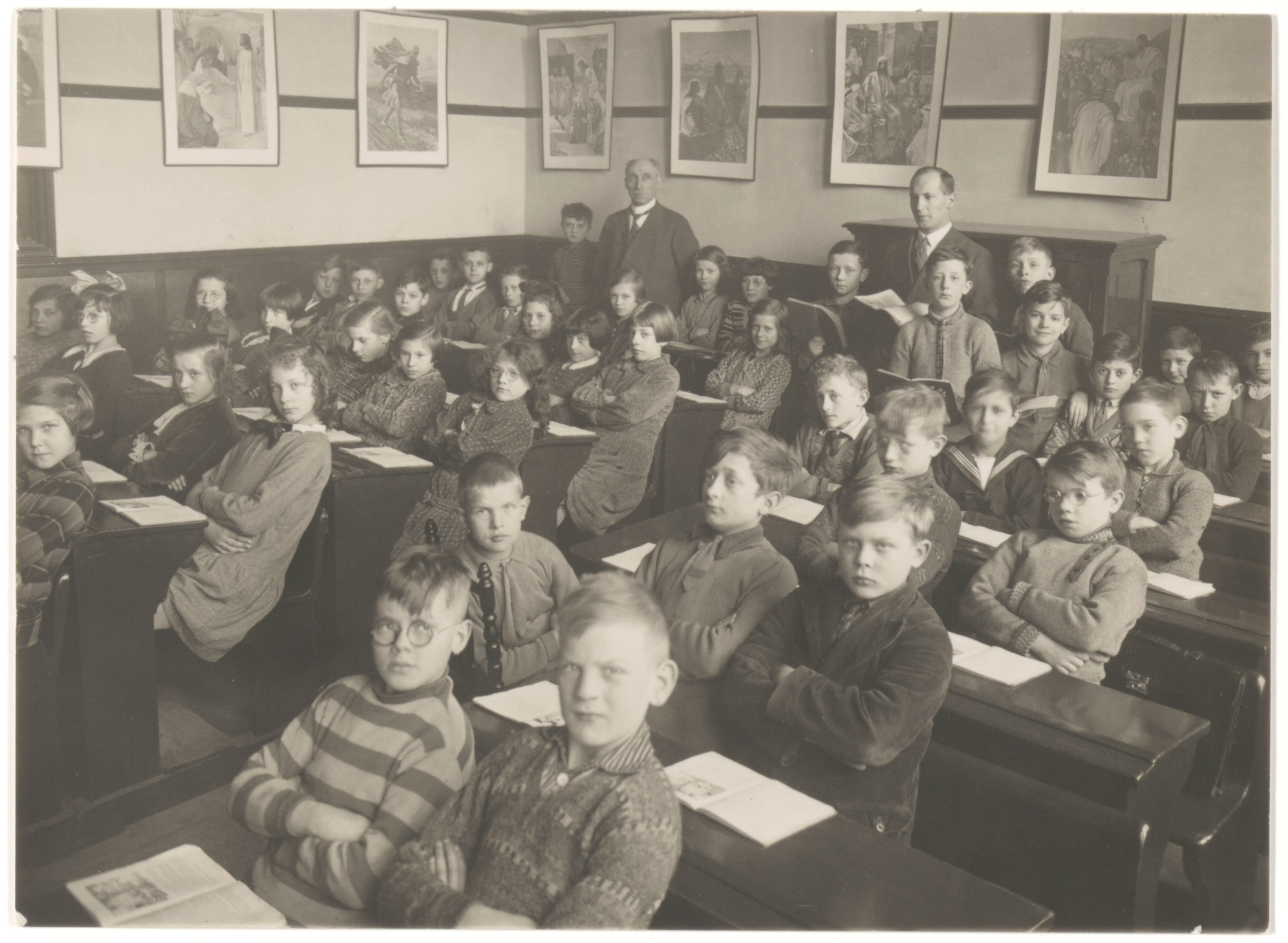 Toen in Dordrecht: zo zagen schoolklassen er vroeger uit - indebuurt ...