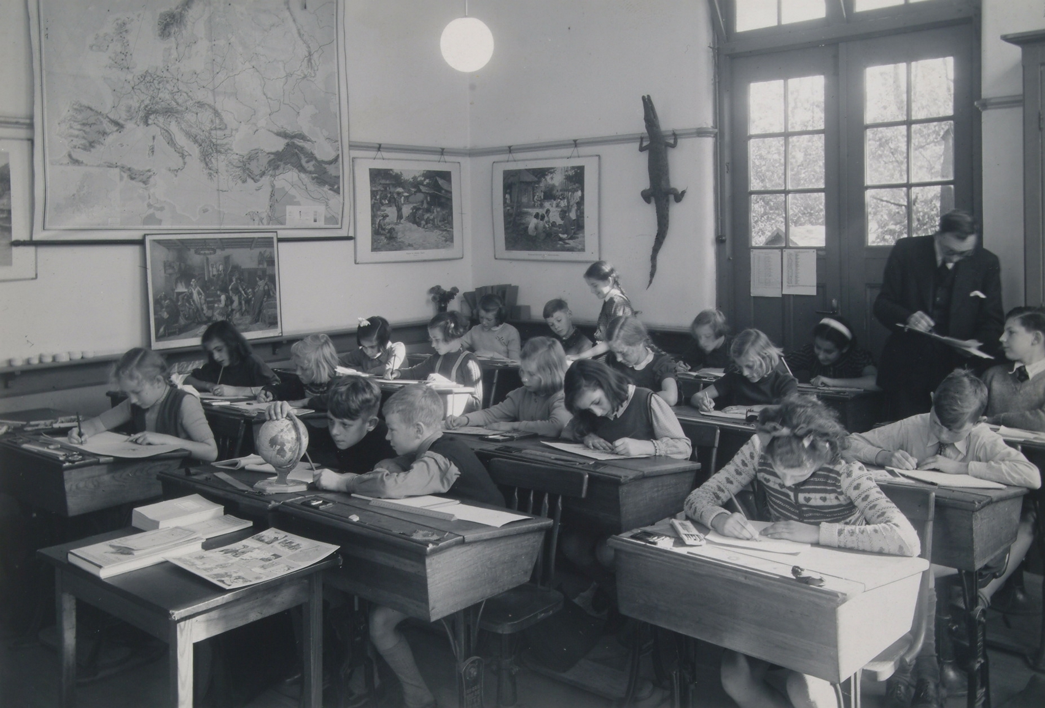 Toen in Dordrecht: zo zagen schoolklassen er vroeger uit - indebuurt ...