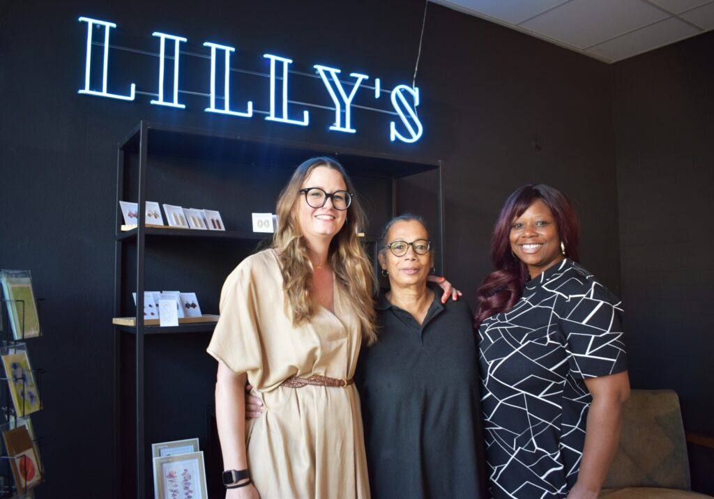 Alissa runt Lilly's in Sterrenburg: 'Het is een catering, lunchroom en winkel in één ...