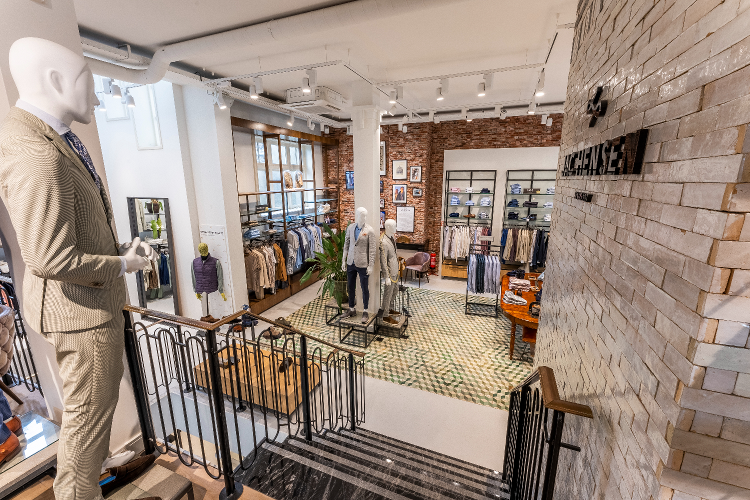 Wauw! Deze kledingwinkel in hartje Dordt krijgt een metamorfose én een ...