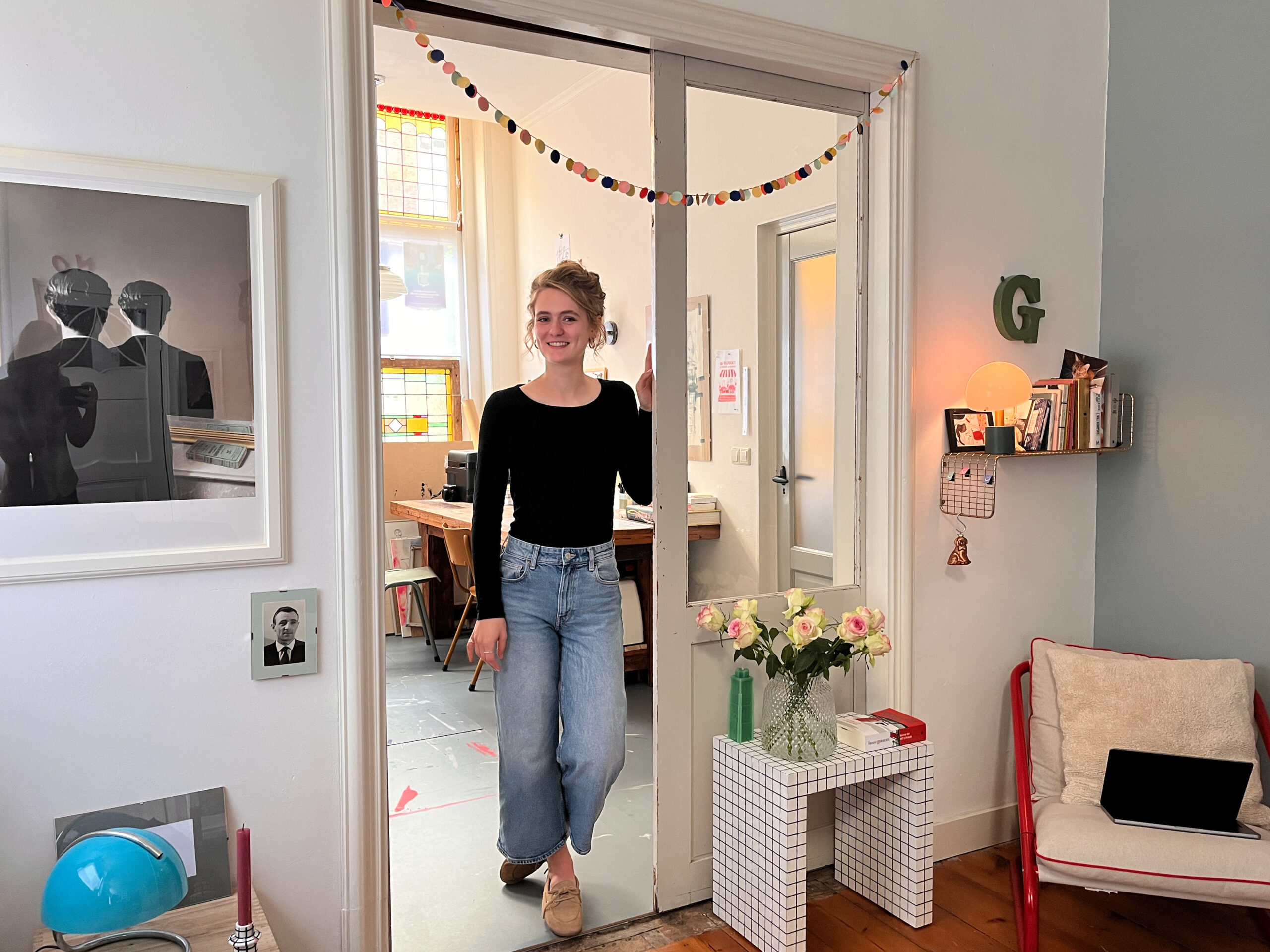 Dordrecht hangt vol posters van kunstenaar Puck: 'Losjes schetsen is ...