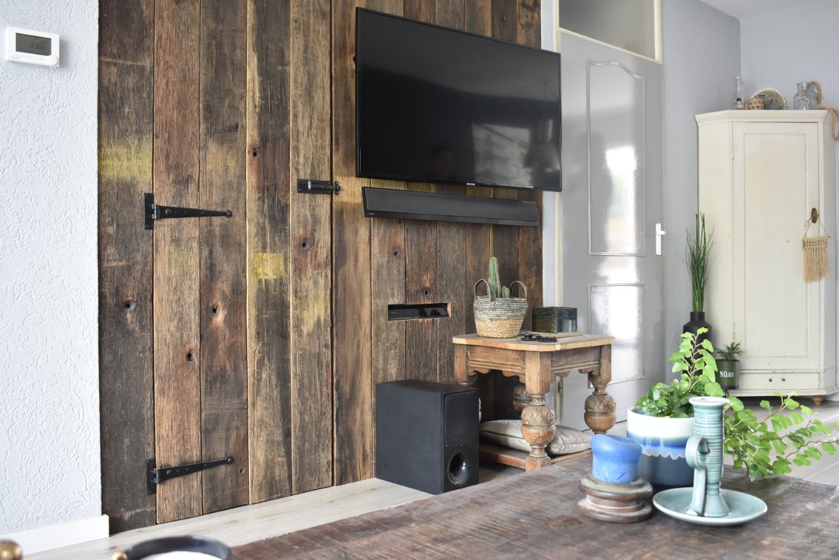 Binnenkijken bij Kelly en Tristan: 'De tafel is een mijnkarretje ...