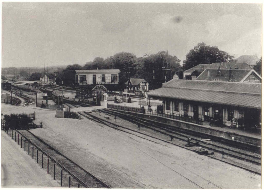 Wat een transformatie! Zo zag station Ede-Wageningen er vroeger uit ...