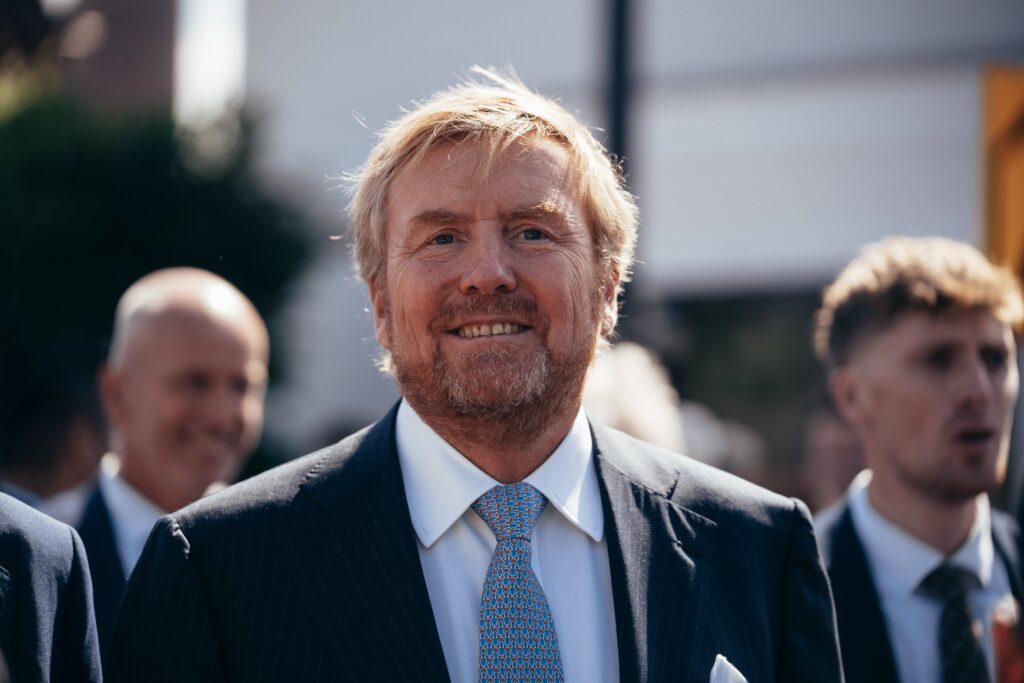 Hoog bezoek: koning Willem-Alexander komt naar de Airborne ...