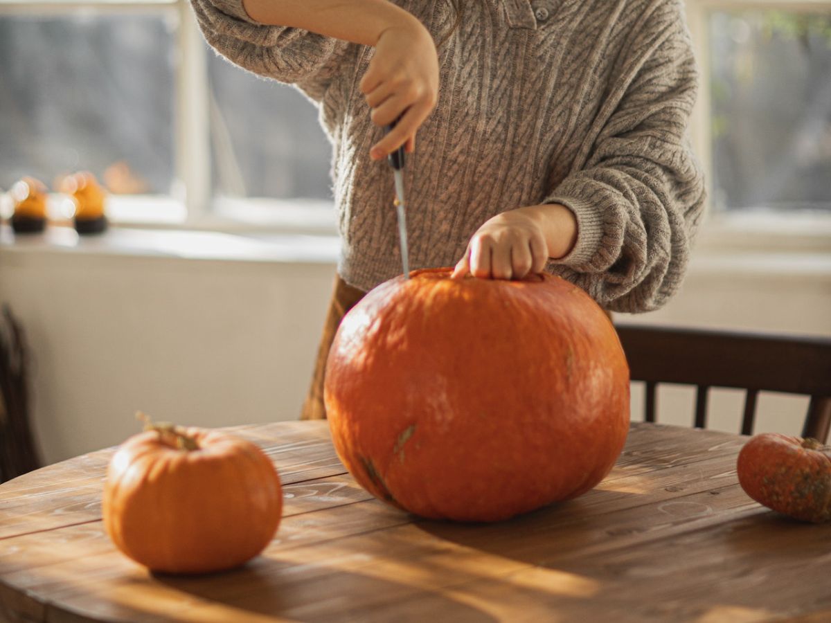Mysterie: dit is het verhaal achter het uithollen van pompoenen met ...