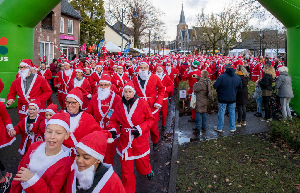 Pak aan en gaan: op deze dag is de Santa Run 2023 in Bennekom