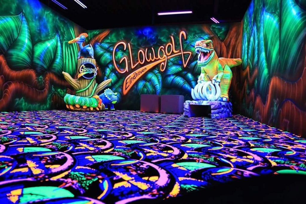 Glow in the dark golf: hoe vet is dat? - indebuurt Eindhoven