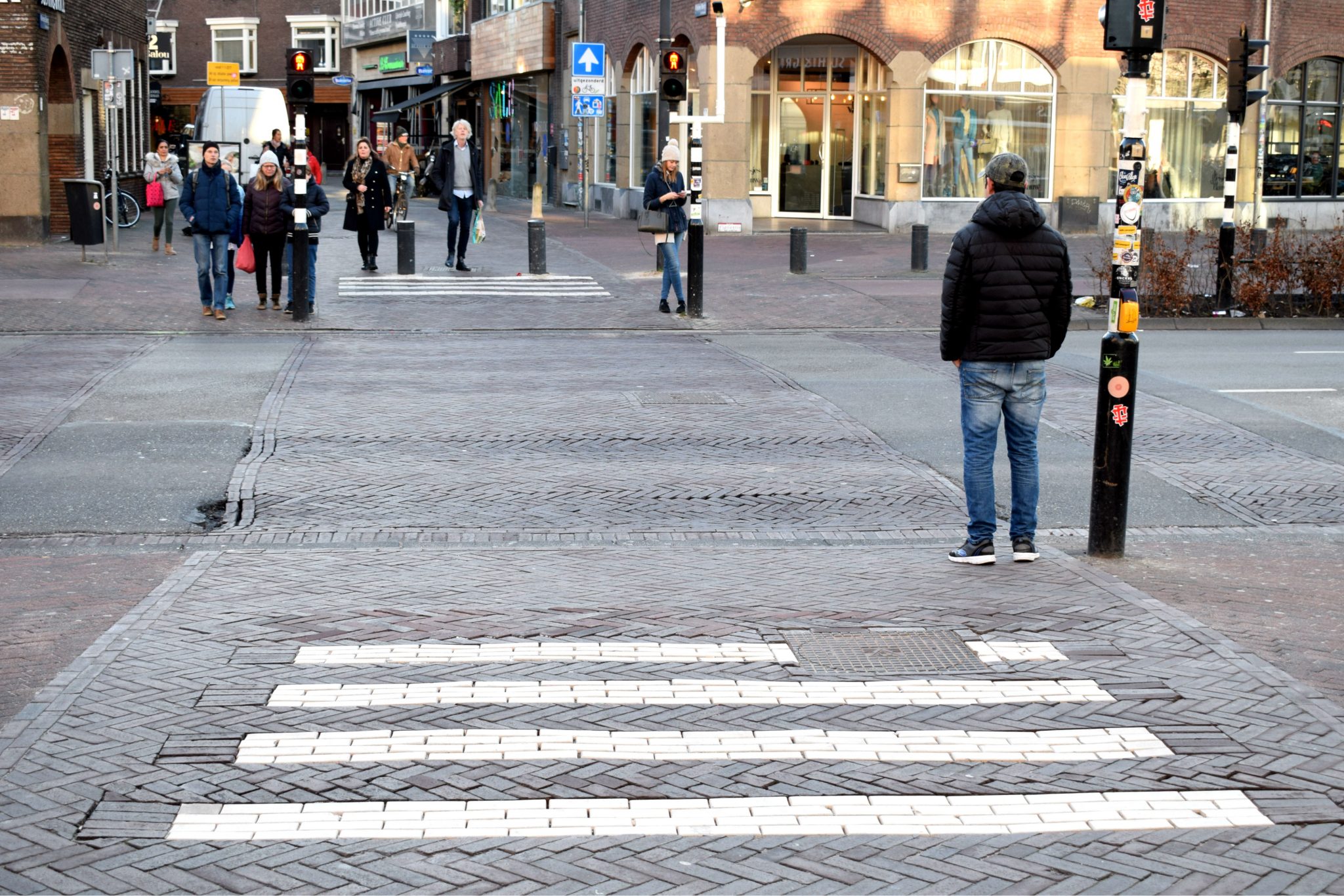 Mag dat? Als voetganger oversteken bij rood licht? - indebuurt Eindhoven