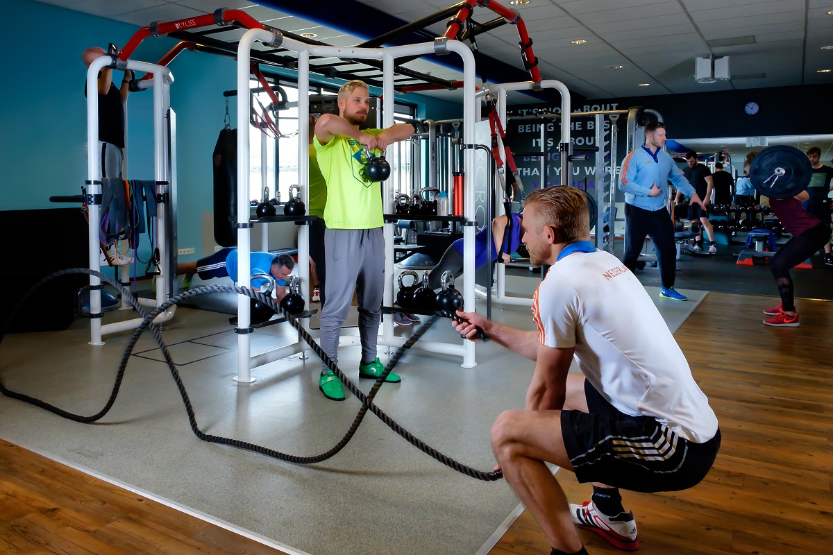 Kim en haar broer Rens runnen Essink Sport 'Mensen komen hier niet om ...