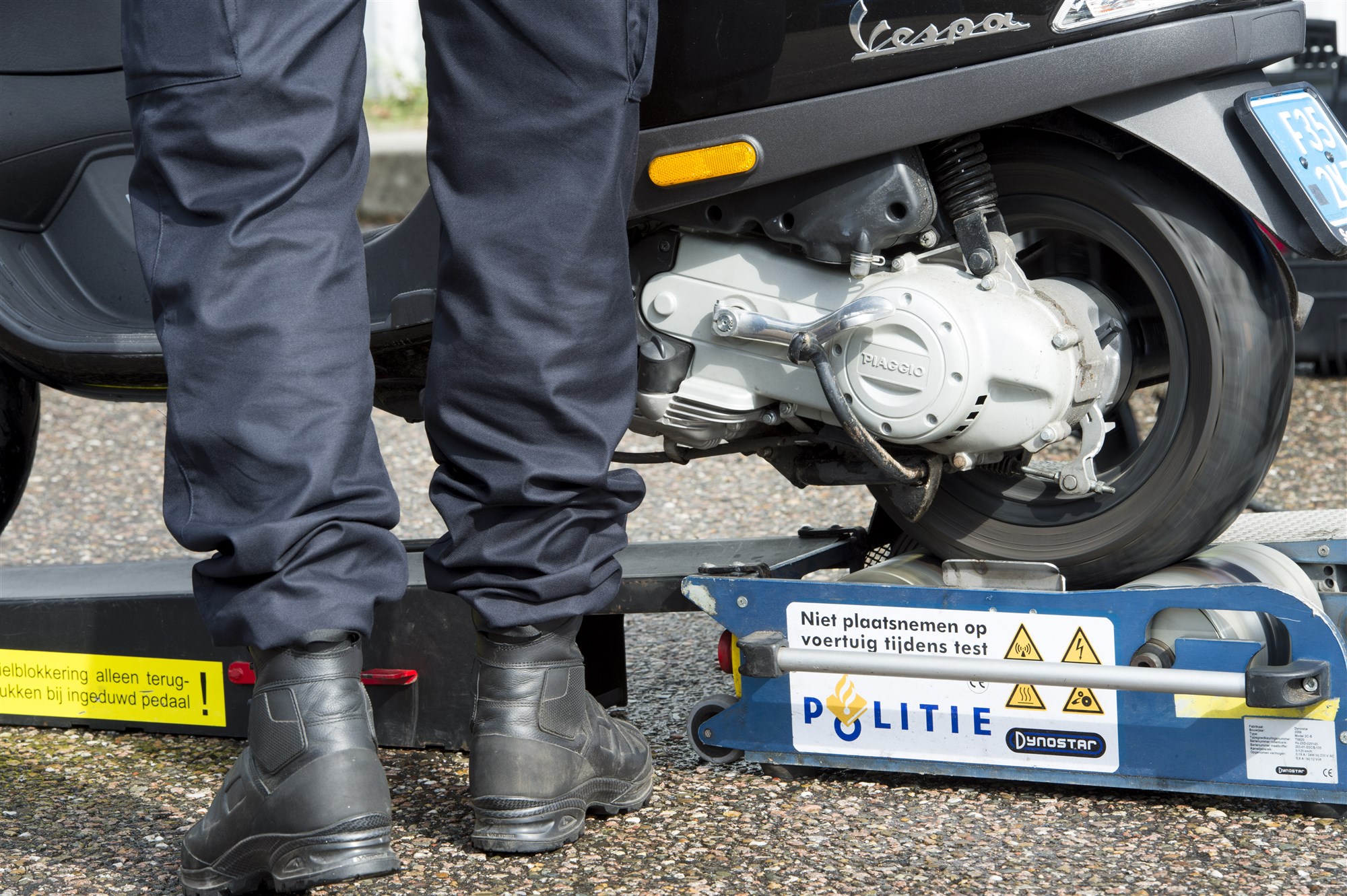 Zoveel boetes voor opgevoerde brommers werden uitgedeeld in Eindhoven ...