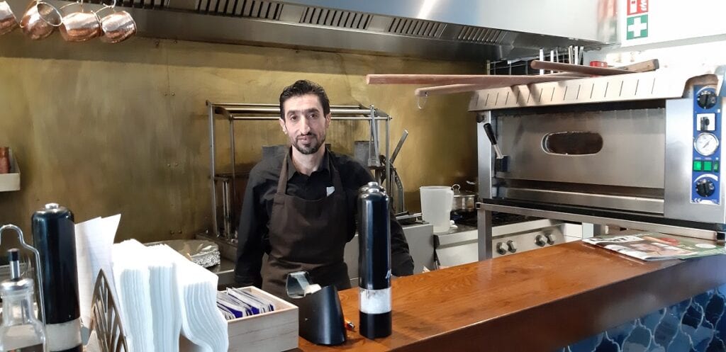 Ismail is de nieuwe chefkok bij Cizz Bizz: nu is alles hier nóg lekkerder