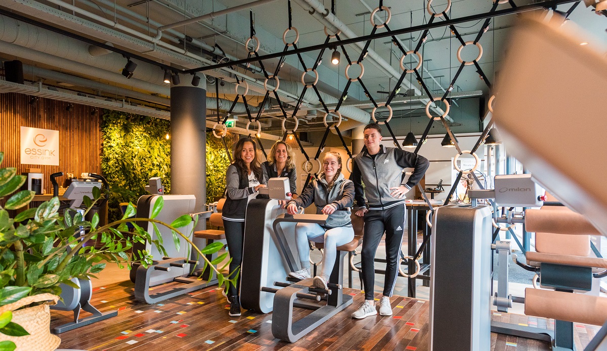 Kim en haar broer Rens runnen Essink Sport 'Mensen komen hier niet om ...