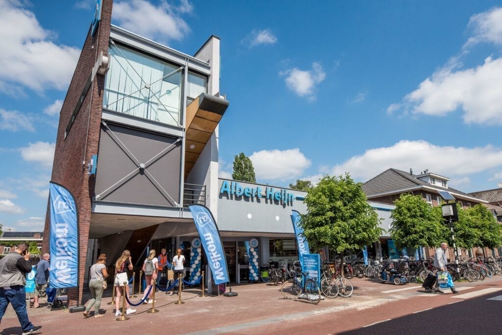 De vernieuwde Albert Heijn aan de Hoogstraat is weer open