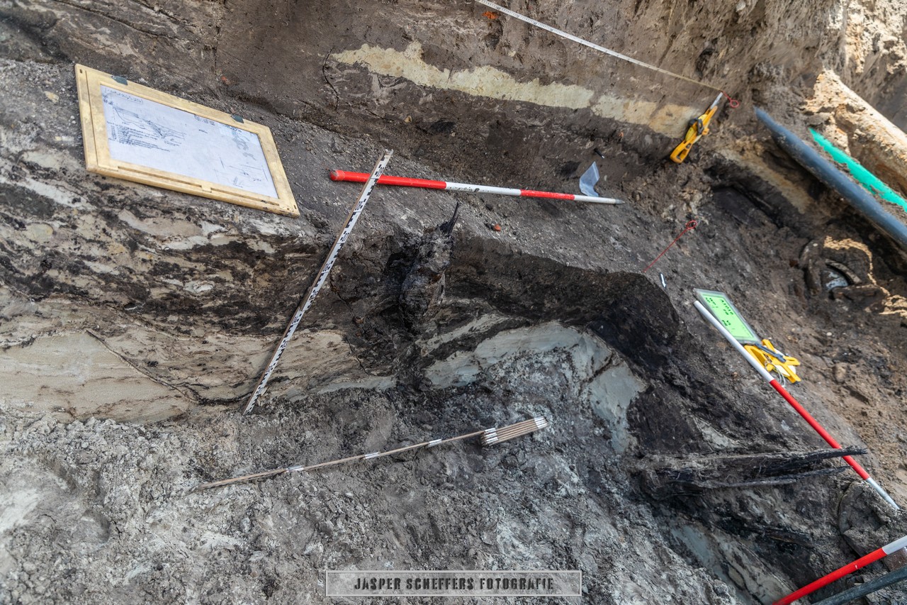 Foto's: archeologen stuiten op middeleeuwse vesting onder de Grote Berg