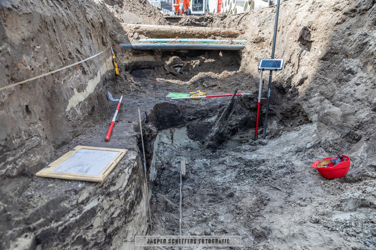 Foto's: archeologen stuiten op middeleeuwse vesting onder de Grote Berg