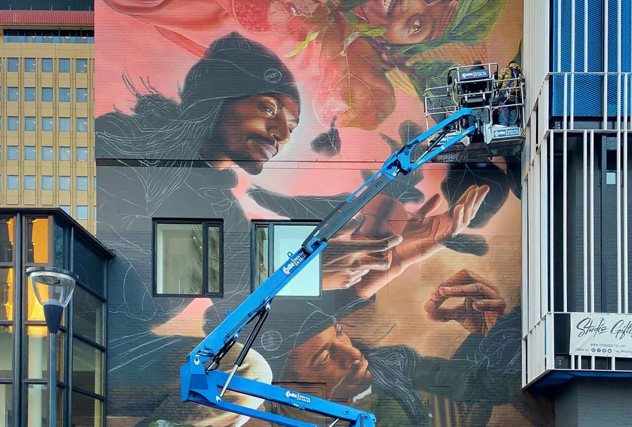 Studio Giftig maakt muurschildering in Eindhoven: 'Eerbetoon aan Fresku'