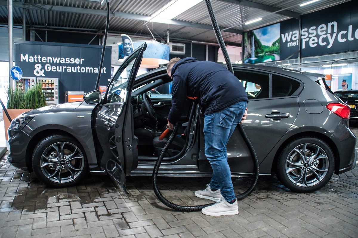 'Discoshow' in de auto: In dit autowasparadijs is elke wasbeurt een feestje