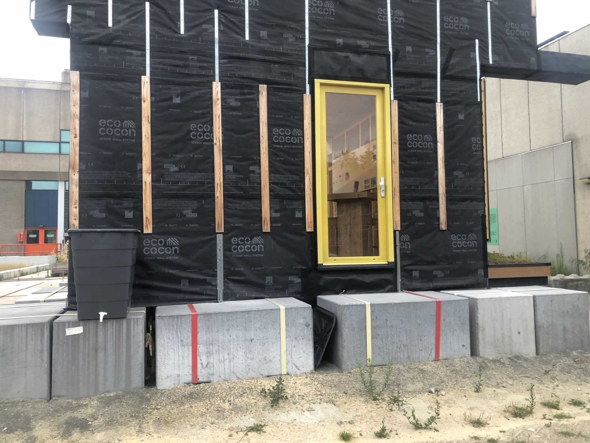 Mysterie: wat is dit voor zwarte toren met tuin aan de Kastanjelaan?