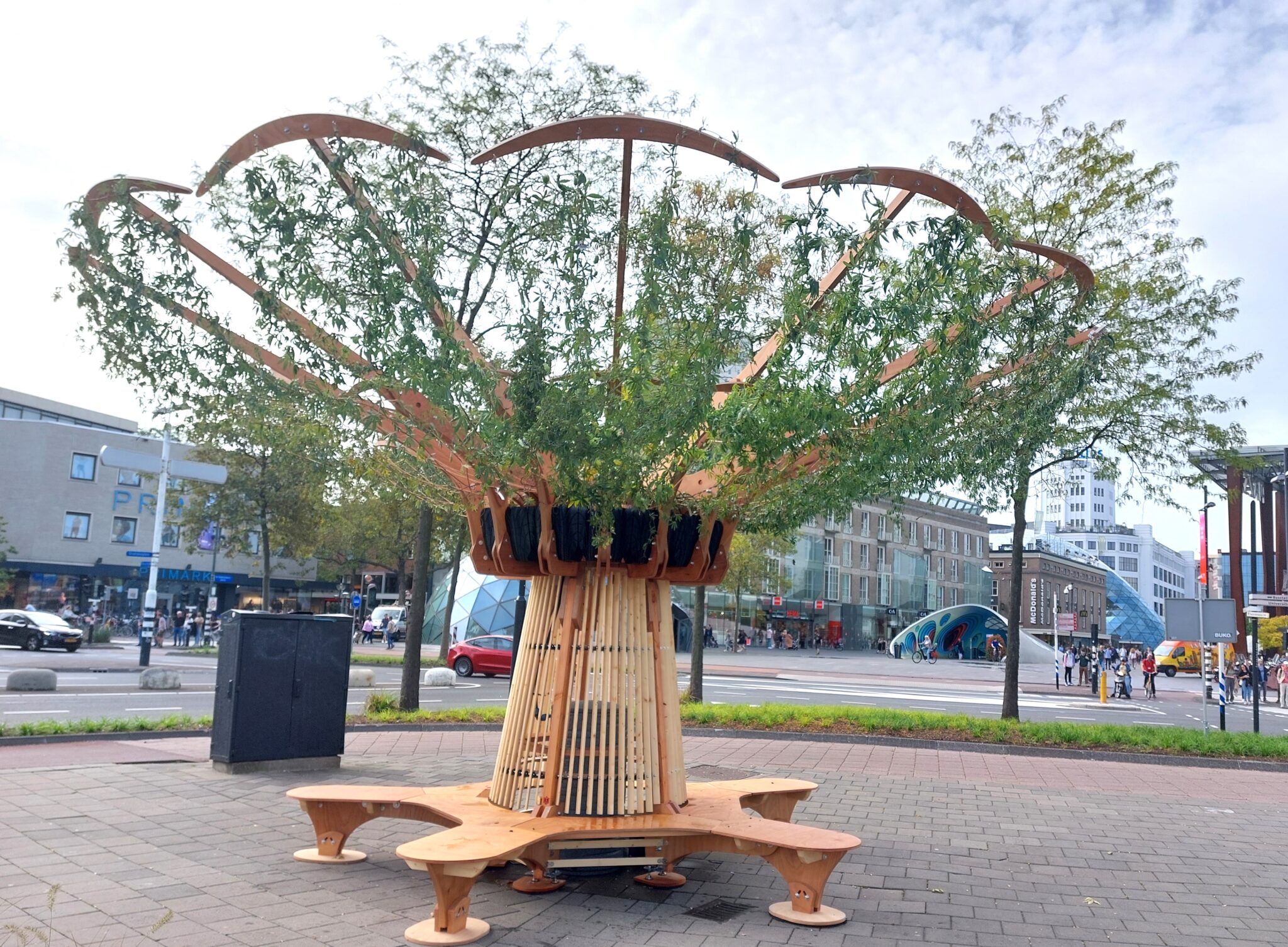Dit doet die 'boom' bij het station in Eindhoven