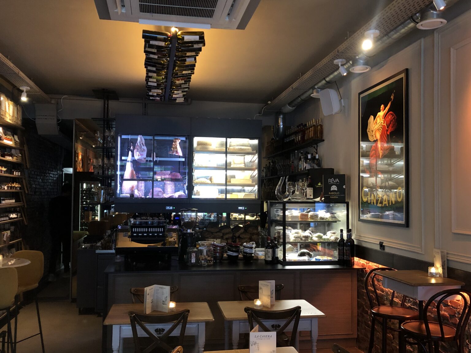 Mike opende wijnbar La Casera: 'Voor mij begint het bij de kaas'