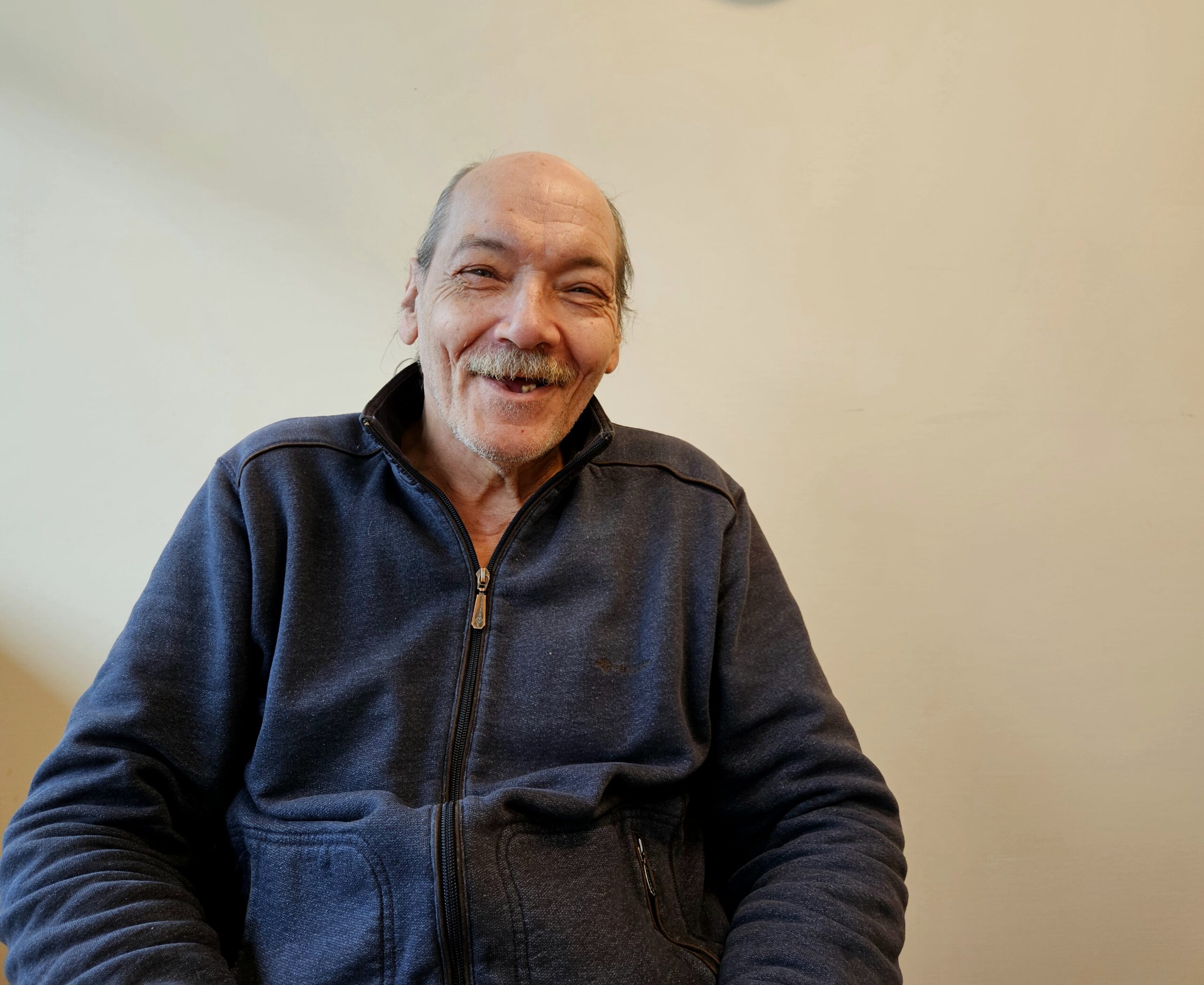 Richard is eindelijk clean én heeft een studio: 'Vroeger lag de drugs ...