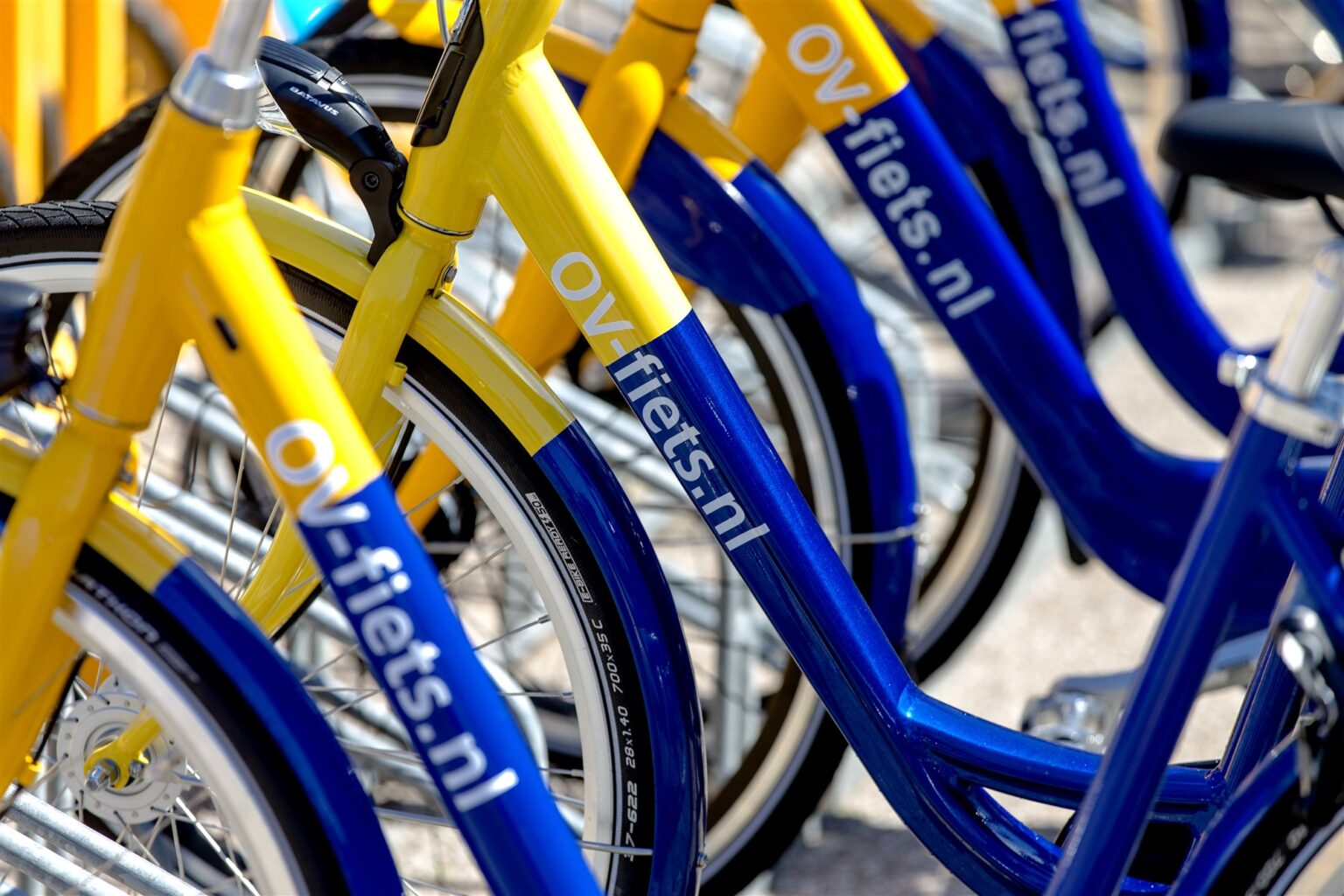 Op deze stations in Eindhoven staan ov-fietsen en zo werkt het ...