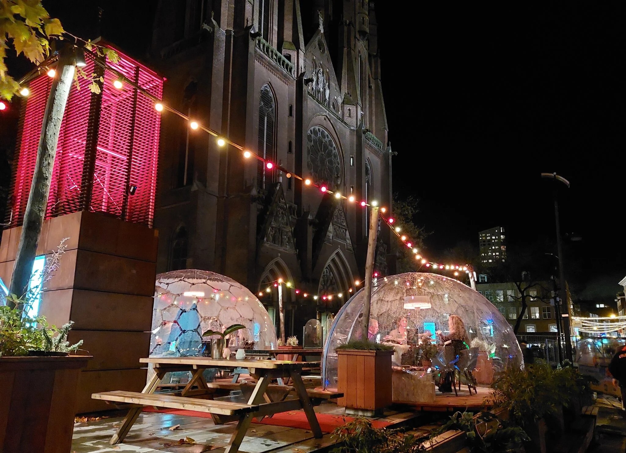 Eten tijdens Glow in Eindhoven: 8 x hier kun je terecht
