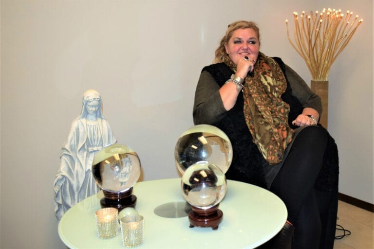 Medium Anita: 'Als je wilt weten wanneer je je droomman tegenkomt, bezoek je maar een waarzegger ...