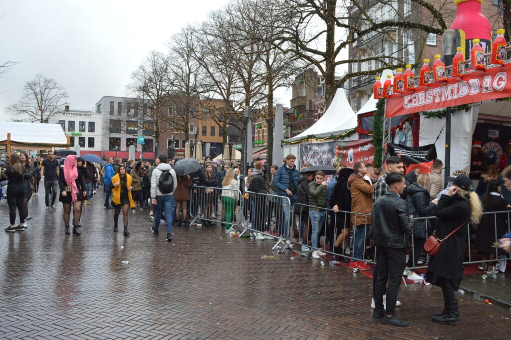 [VIDEO] Wat een gezelligheid! Kerstmiddag Enschede in 1 minuut ...