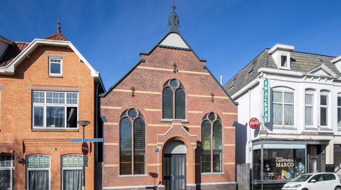 Te koop! In deze voormalige Enschedese kerk kan je nu wonen - indebuurt ...