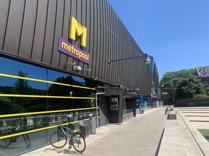 Vintage kledingmarkt, Foute Party en meer: 7 x weekendtips in Enschede