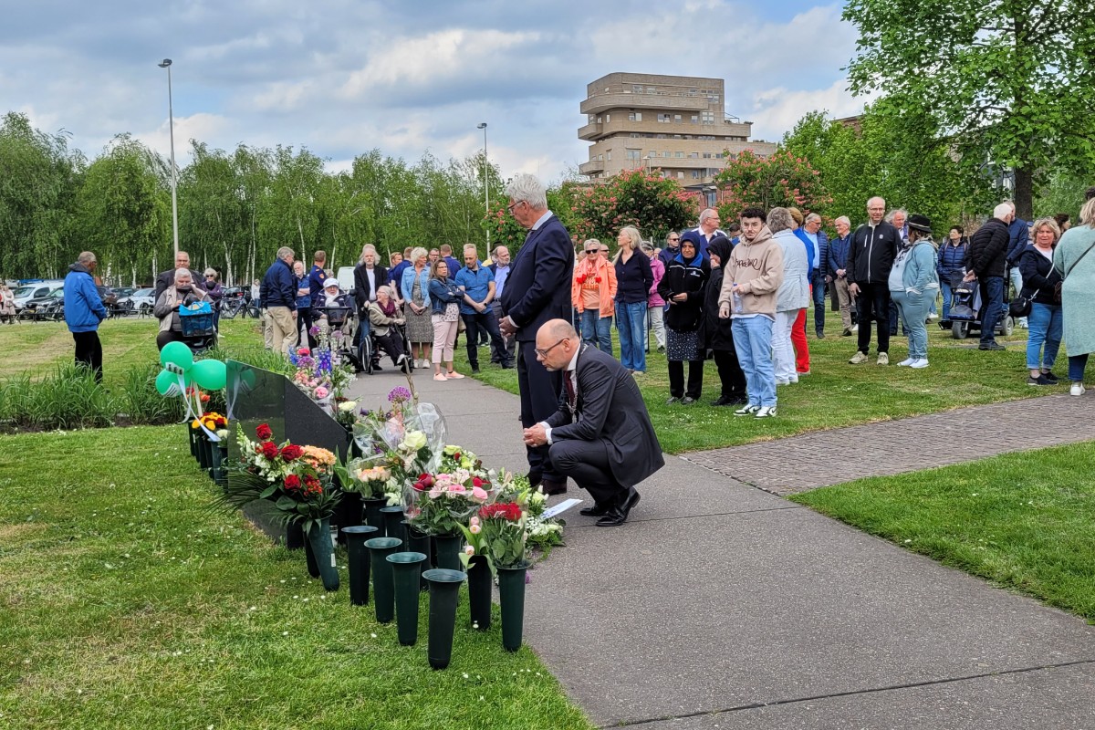 Zo sta je zaterdag stil bij de vuurwerkramp van 23 jaar geleden